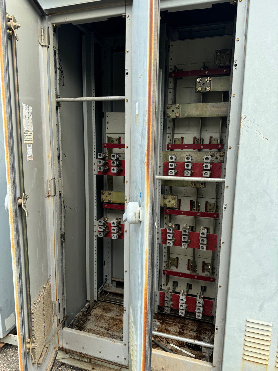GE AKD-8 2000A MLO Outdoor Switchgear (#274) - Bullock Breakers