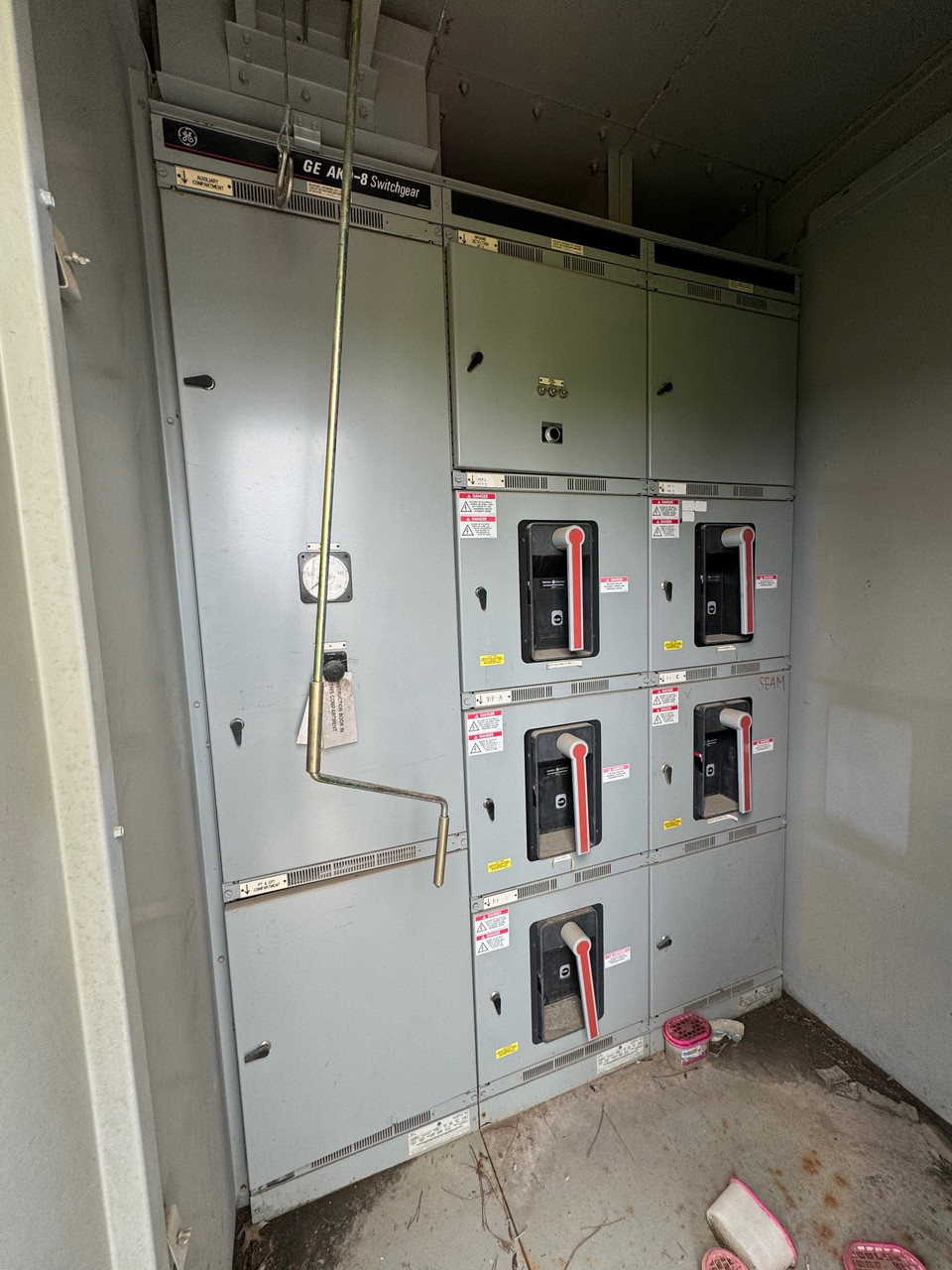 GE AKD-8 2000A MLO Outdoor Switchgear (#274) - Bullock Breakers