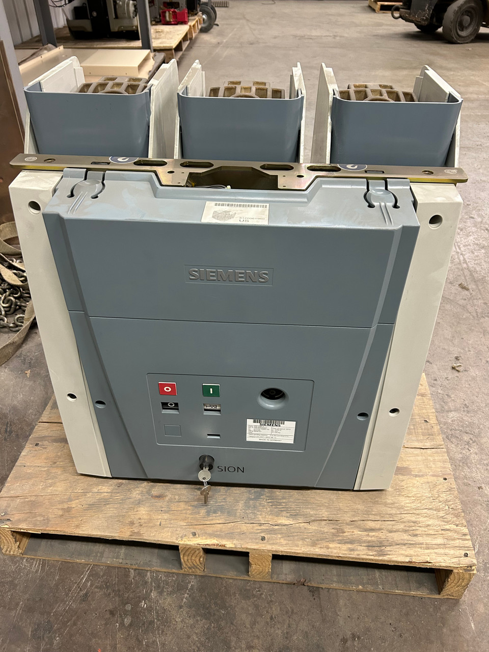 3AE1286-2 Siemens 17.5KV 1250A Vacuum Circuit Breaker - Bullock Breakers