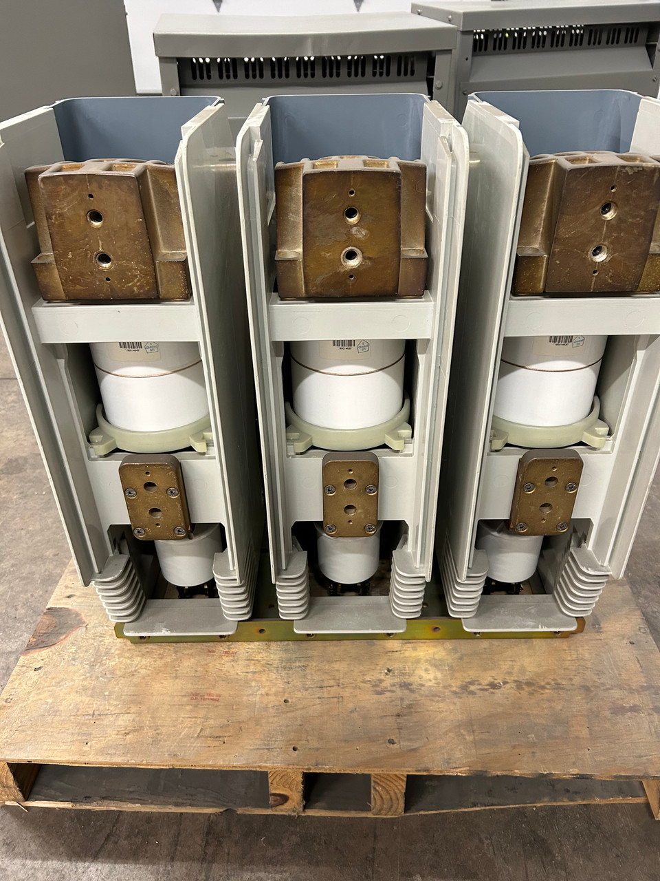 3AE1286-2 Siemens 17.5KV 1250A Vacuum Circuit Breaker - Bullock Breakers
