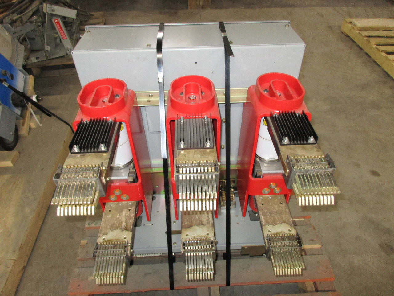 Type VR Square D 2000A 4.76KV Vacuum Circuit Breaker - Bullock Breakers