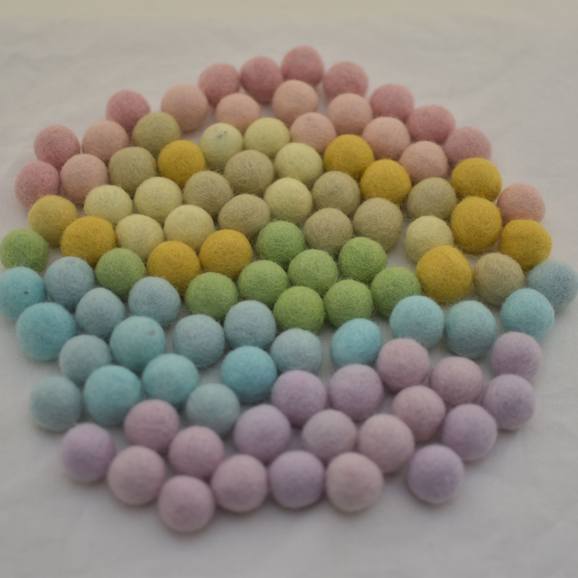 100% Wool Felt Hearts - 10 Count - approx 3cm - Light Pastel Rainbow ...