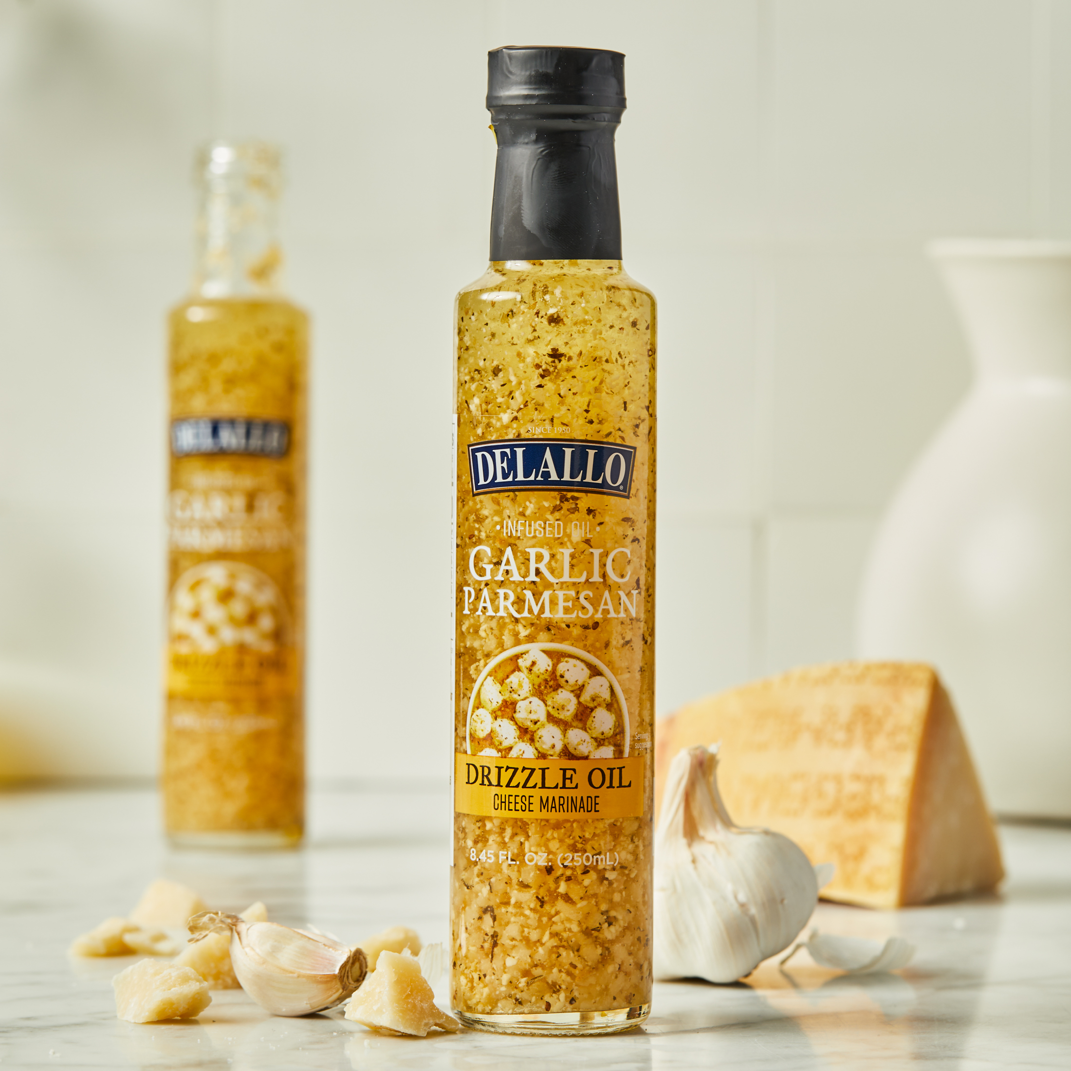 Garlic Parmesan Drizzle Oil (8.45 oz.) | DeLallo