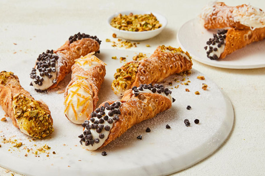 Spotlight Series: All About Cannoli - DeLallo