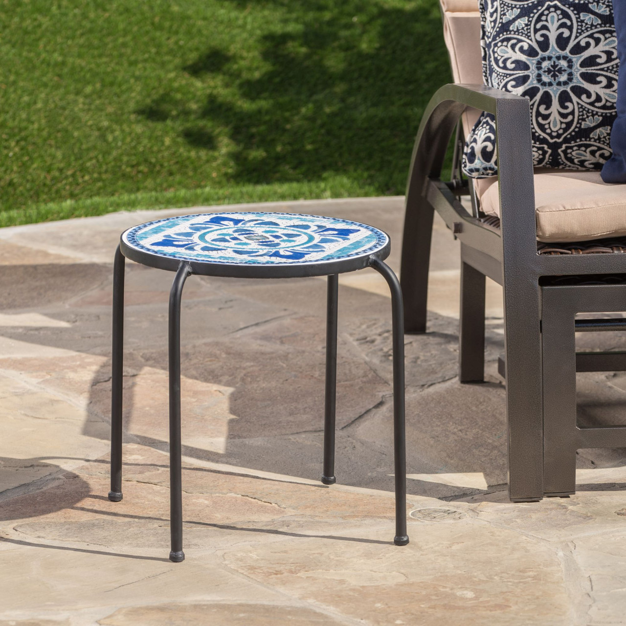 17" Blue & White Contemporary Outdoor Patio Round Side Accent Table ...