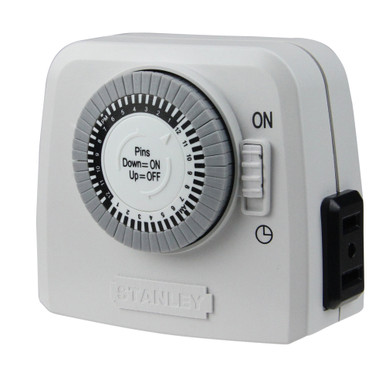 LampMaster Twin Indoor 2-Outlet Mechanical 24 Hour Timer | Christmas