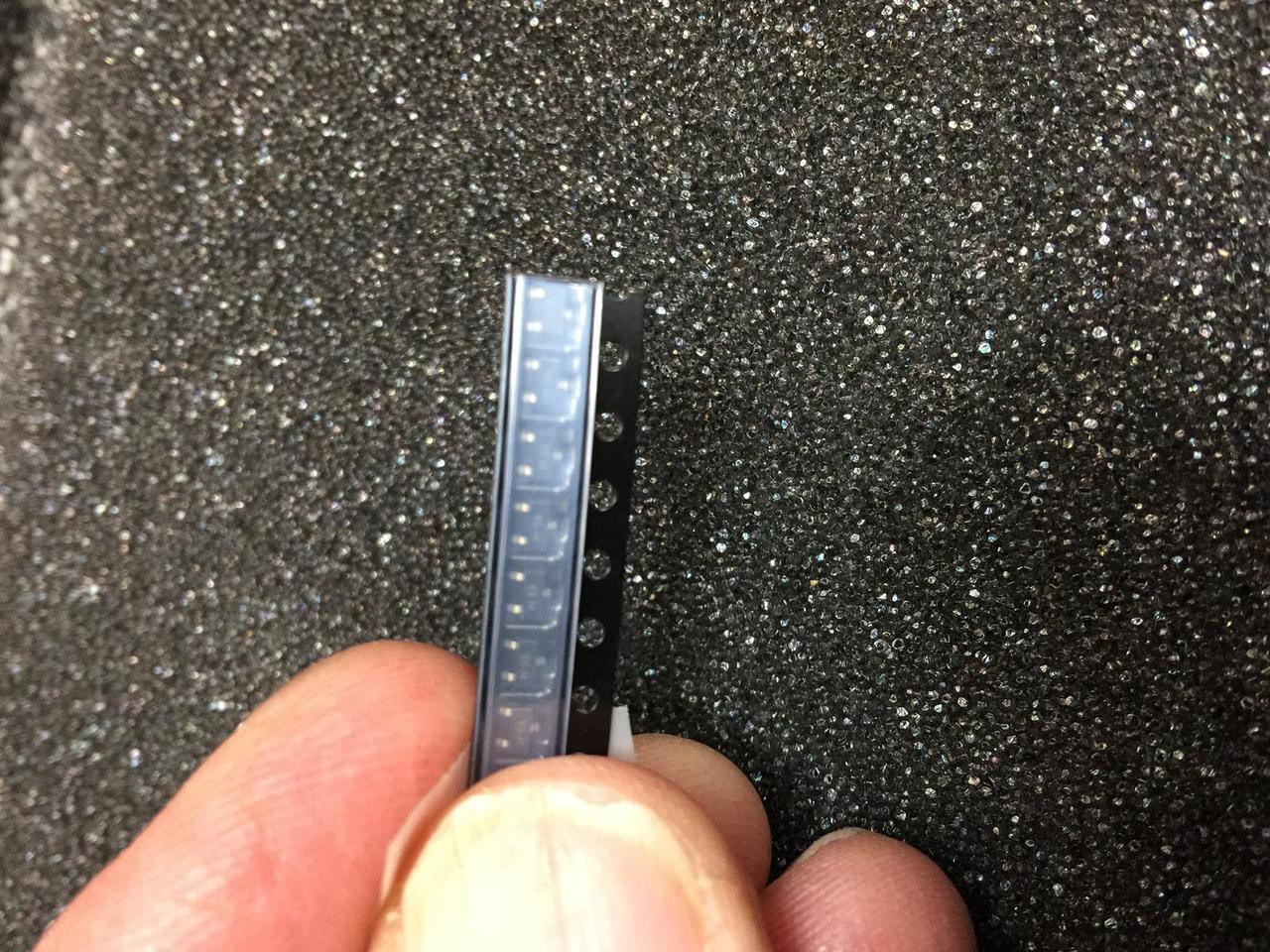 Y6H, Zener Diode 18V, 5%, TO-236 - BB18264