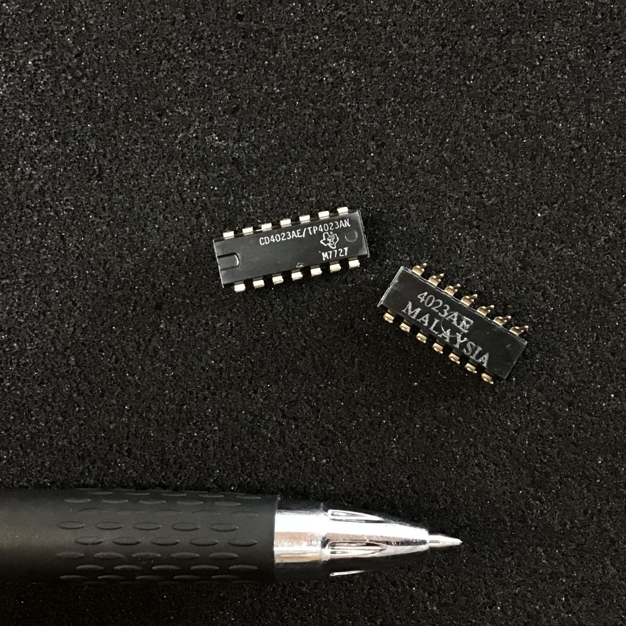 Triple 3 Input, CMOS NAND Gate, 14 DIP - DD18032