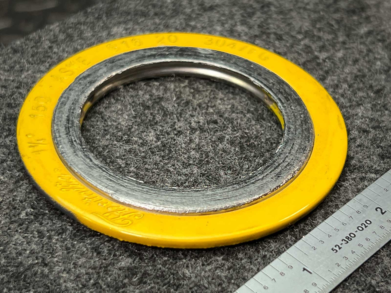 Flexitallic Spiral Wound Metal Gasket, 1 1/4" 150 ASME B16.20 304/FG ...