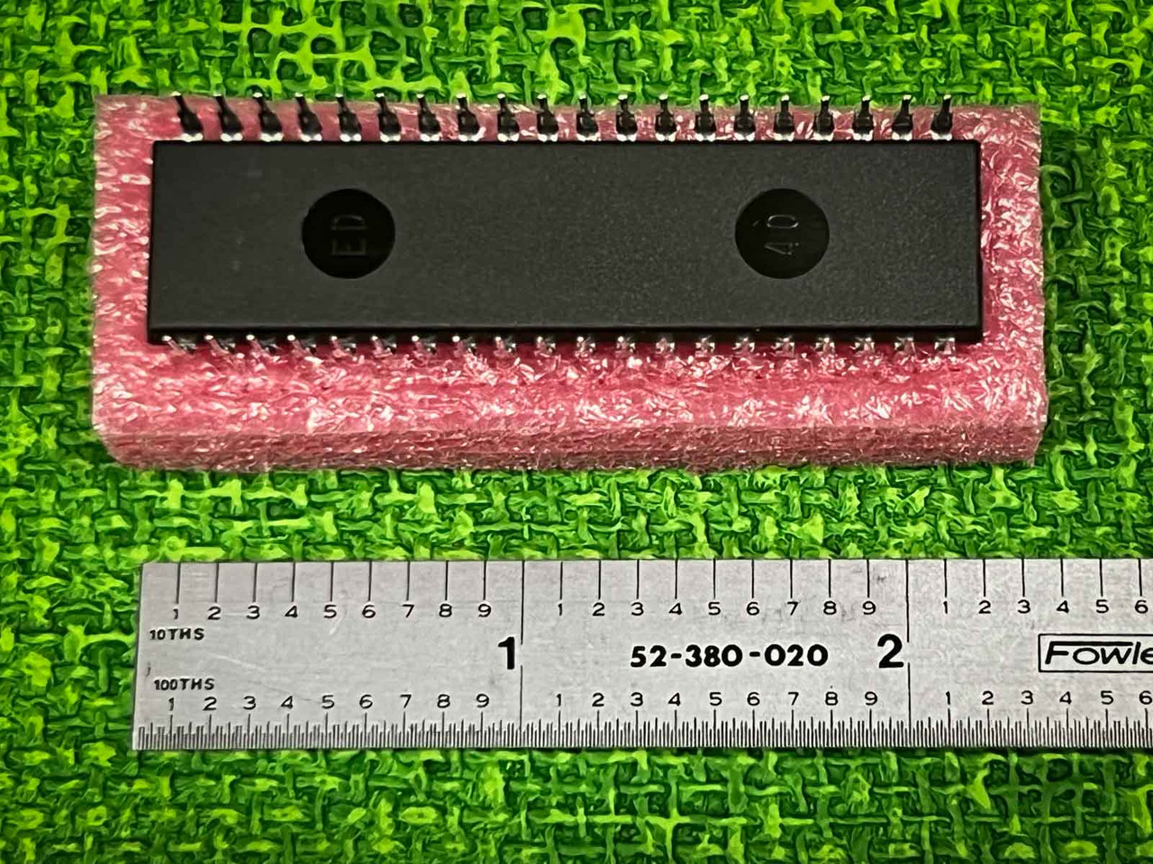 Hitachi, HD637A01V0P, 8-Bit CMOS Microcontroller DIP-40 - W22085