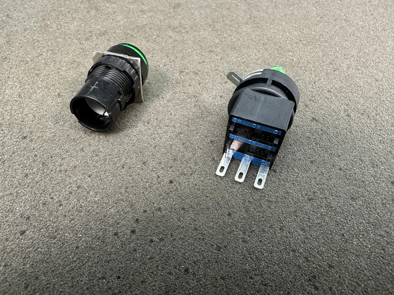 IDEC LA1P-1C08-G 120VAC LED Green Round 16mm Pilot Light - PP22005