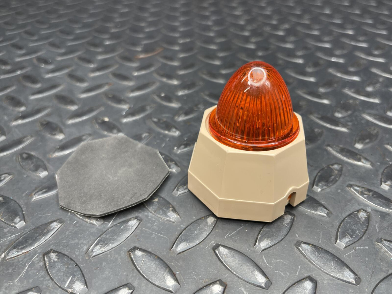 Shuttle SE21B Telephone Indicator Light, Amber - B23028