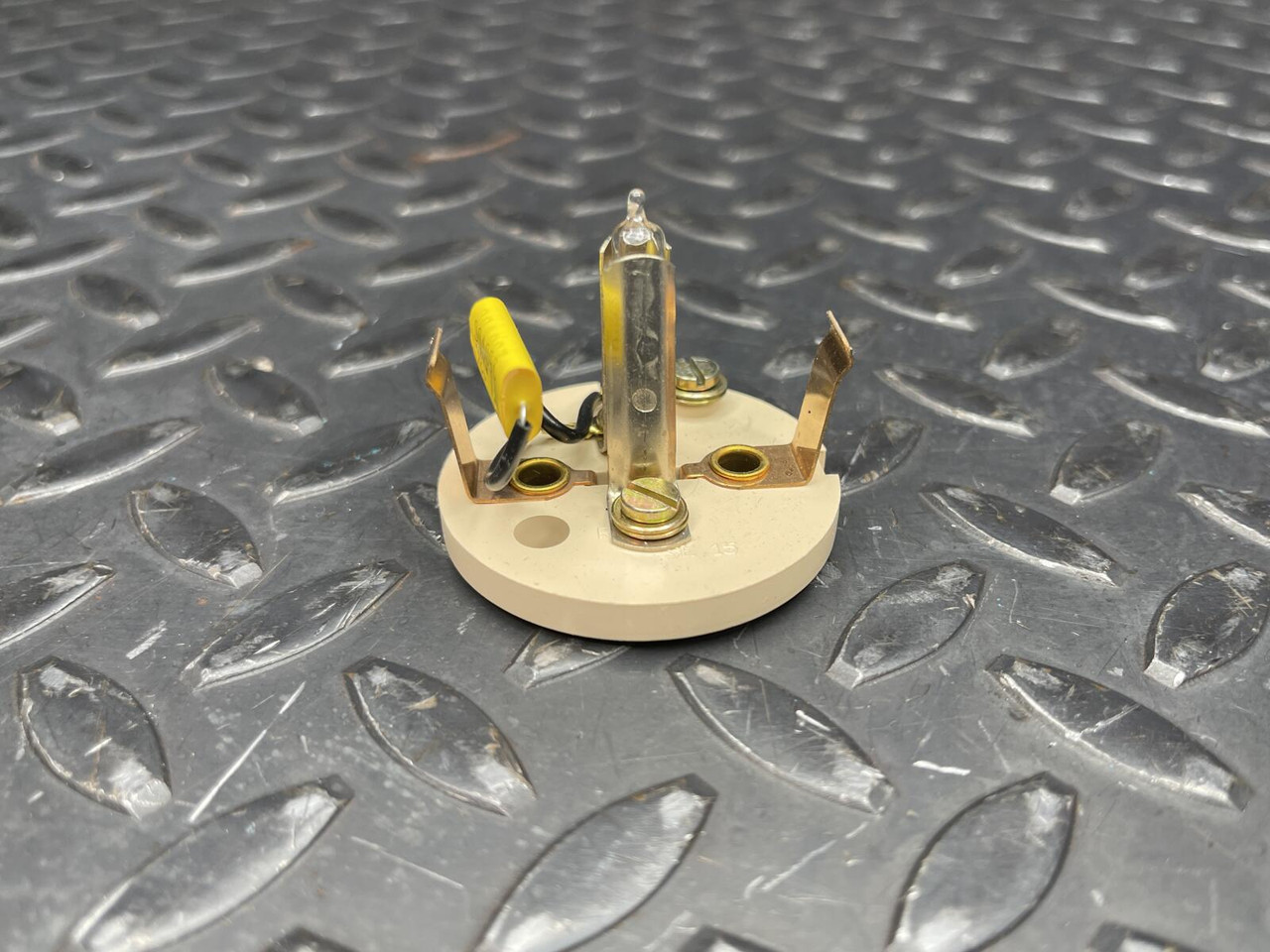 Shuttle SE21B Telephone Indicator Light, Amber - B23028