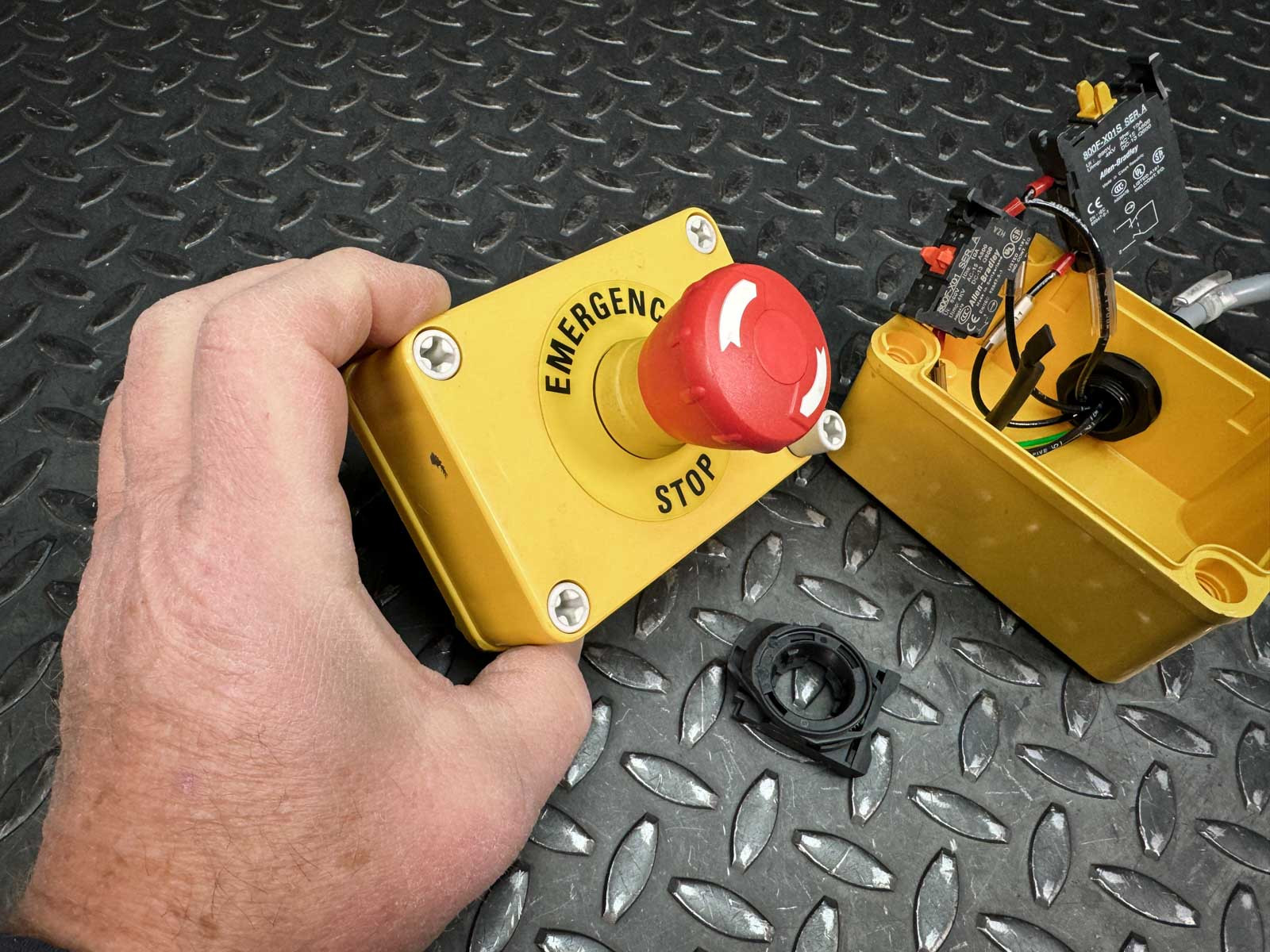 Allen Bradley Push Button Switch E-Stop Enclosure Assembly with ...