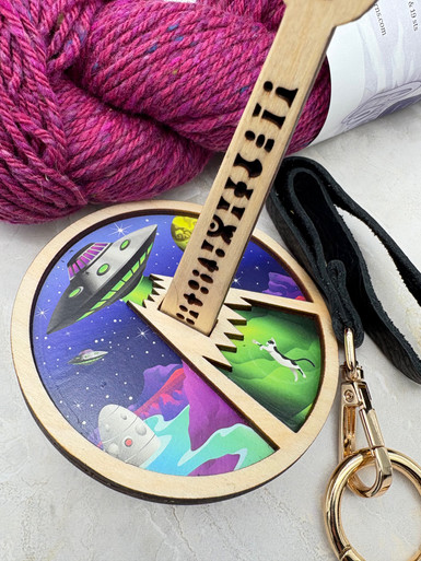 Lemonwood Kitty's guide Mini Yarn Minder- Portable Wrist Yarn Holder ...
