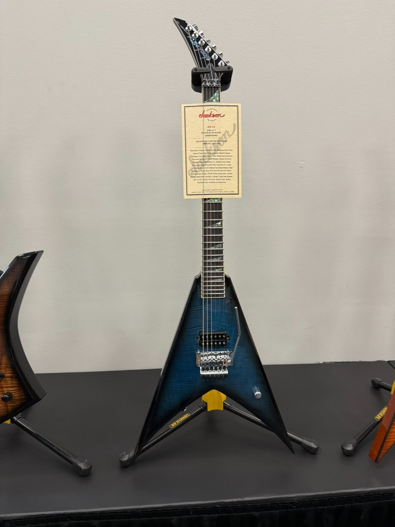 JACKSON CUSTOM SHOP USA - SPECIAL EDITION KING V - TRANS BLUE BURST ...