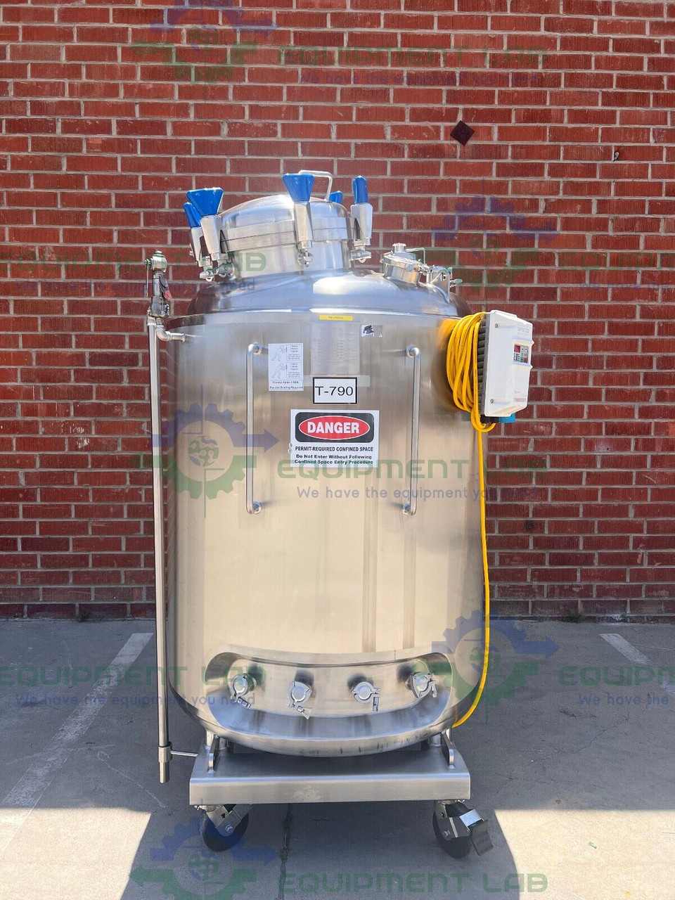 1000L Stainless Steel Jacketed Reactor - 60Psi W/ Mag Mixer