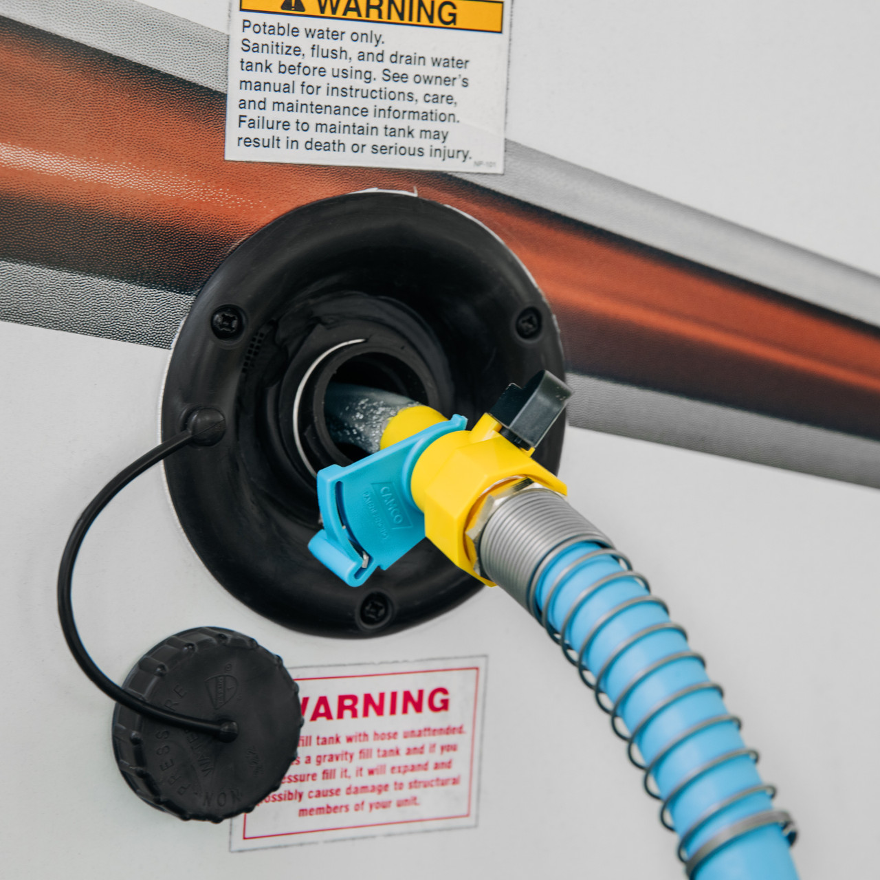 Water Tank Filler with Shutoff Valve (Eng/Fr) LLC 40003 - Camco Dealer