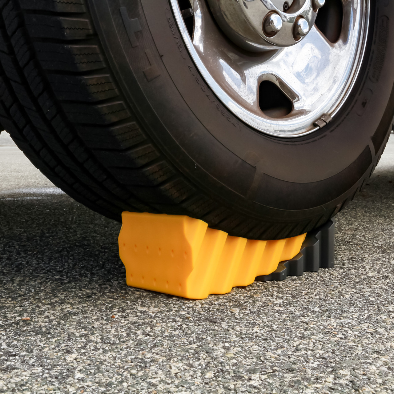 Camco Curved Camper/RV Levelers & RV Wheel Chocks — Heavy-Duty ...