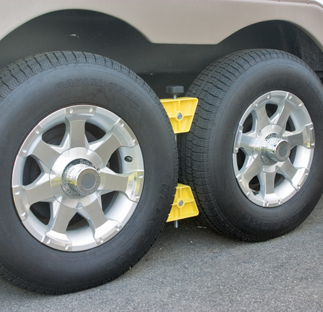 Camco Small RV Wheel Stop, Yellow 44652 - Camco Dealer