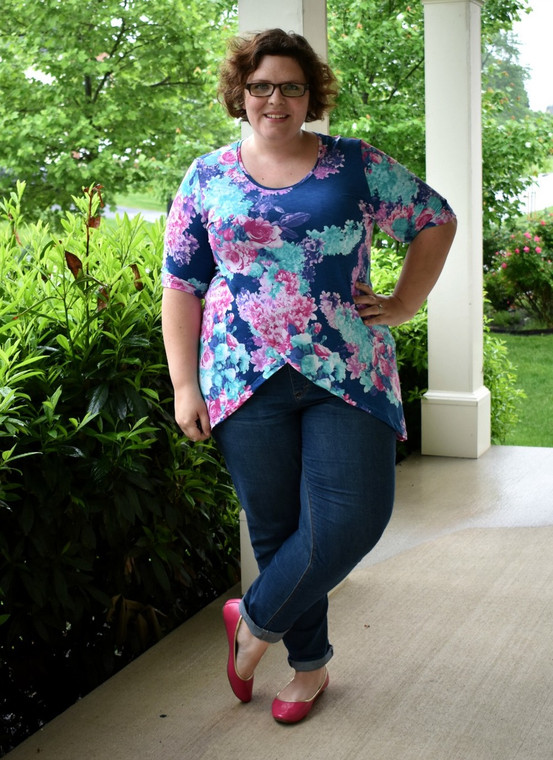 Chelsea's Women's Crossover Hem Top PDF Pattern