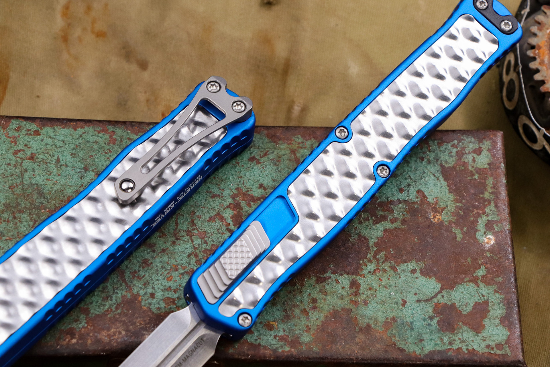 Heretic Knives "Cleric 2" OTF Blue Aluminum/Textured Stainless Inlay 4. ...