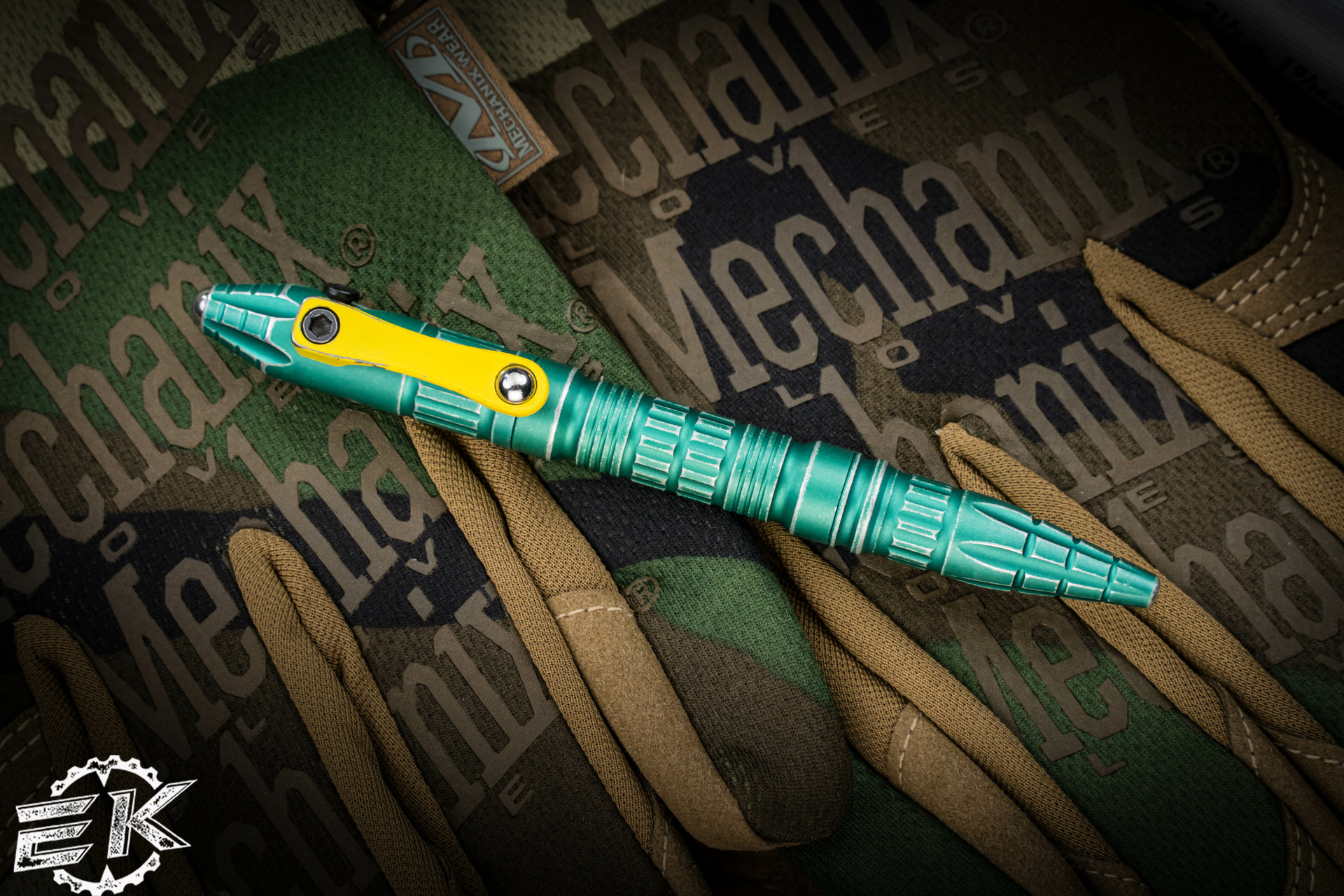 Heretic Knives "Thoth" Bounty Hunter Green/Red Distressed Modular Bolt ...