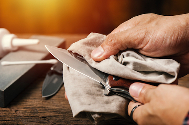 Essential Tips for Cleaning Your Automatic Knife Like a Pro