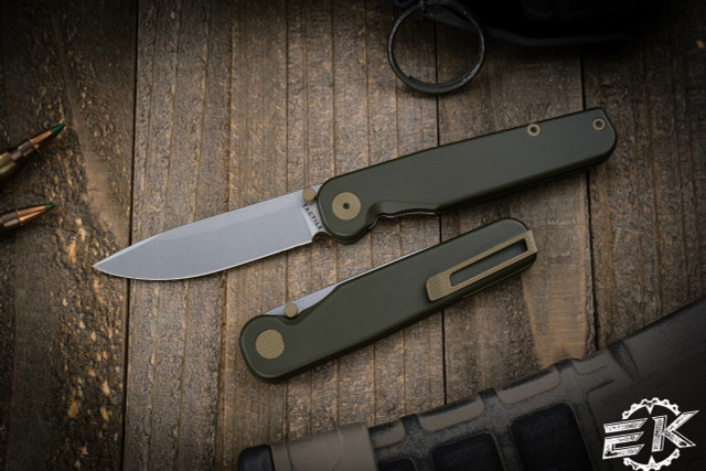 Lander Vs. Banter Knives: Which One's Best For You?