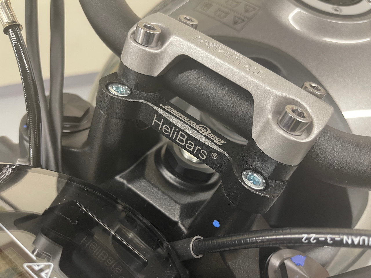 Triumph Trident 660 (2021) HeliBars Tour Performance handlebar riser