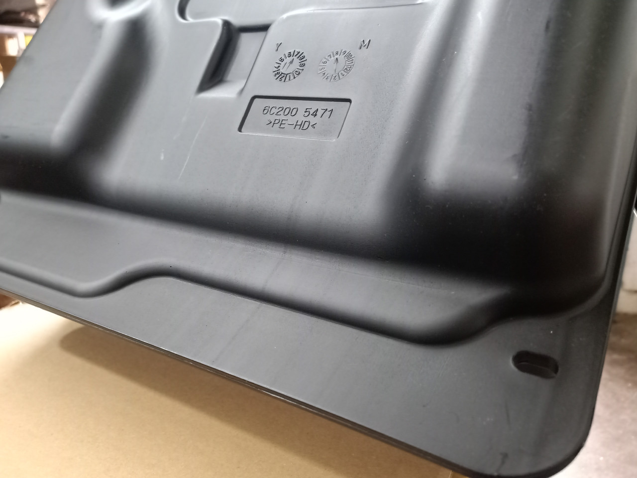 6C200-54704 TANK