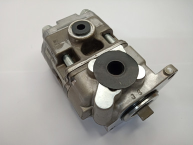 6C200-37305 PUMP