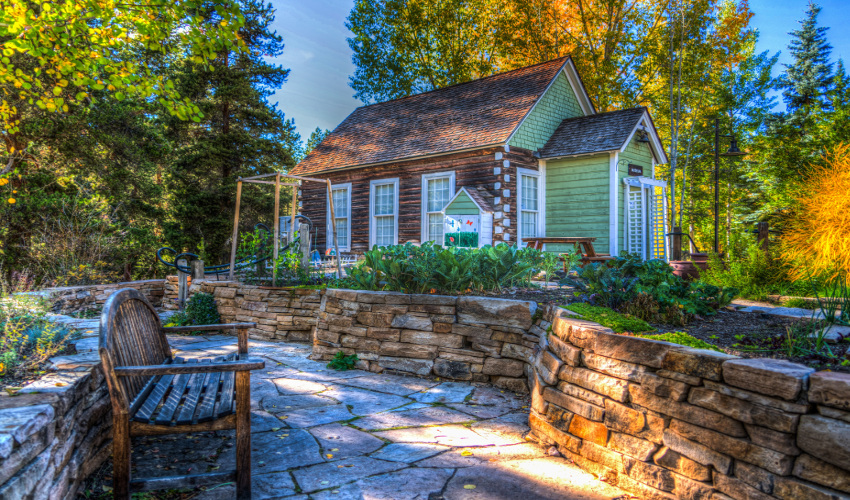 Landscaping With Stone Vs. Mulch - Cofer's Home & Garden