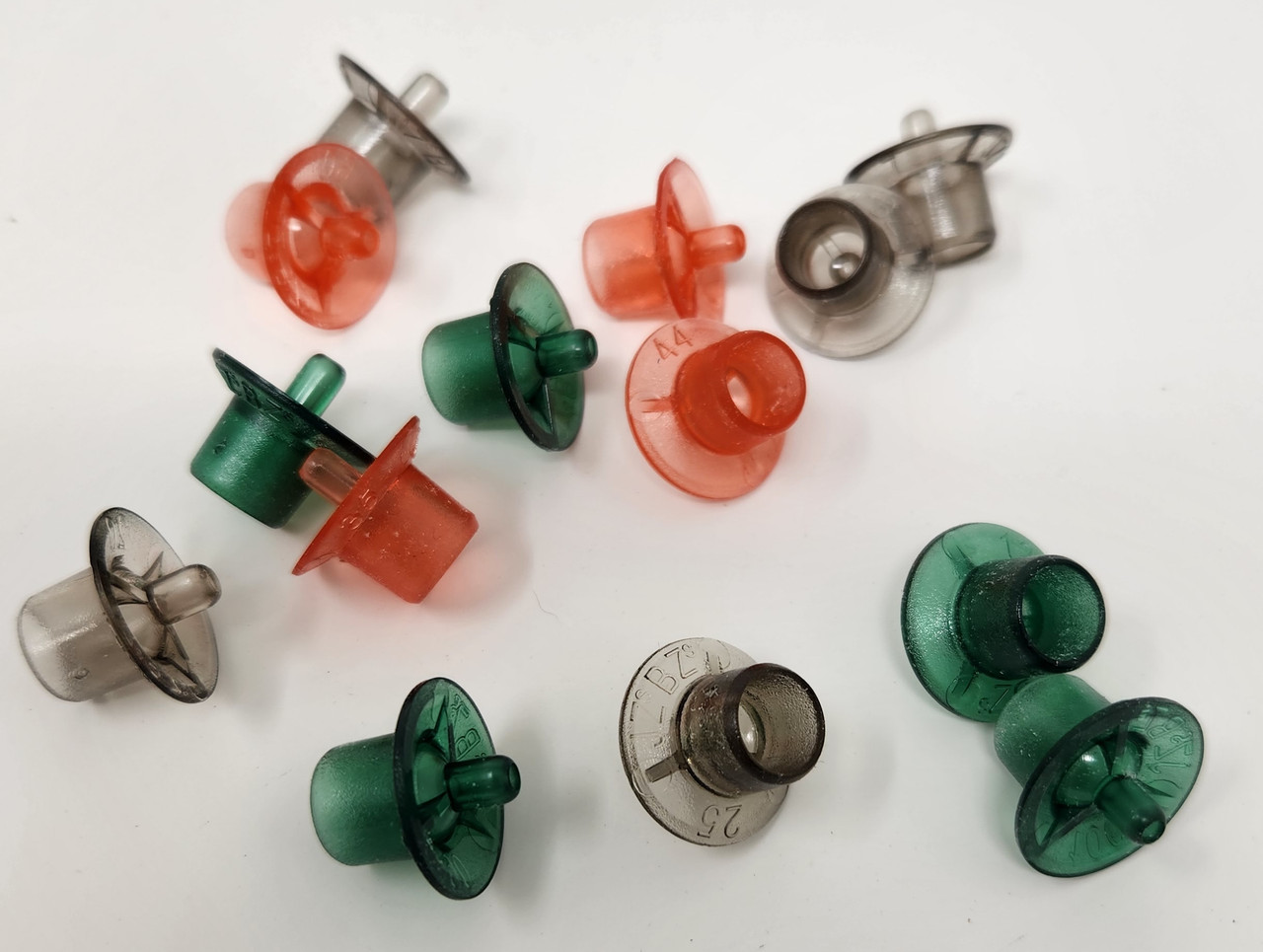 Wide Base Queen Cell Cup - 25 Count