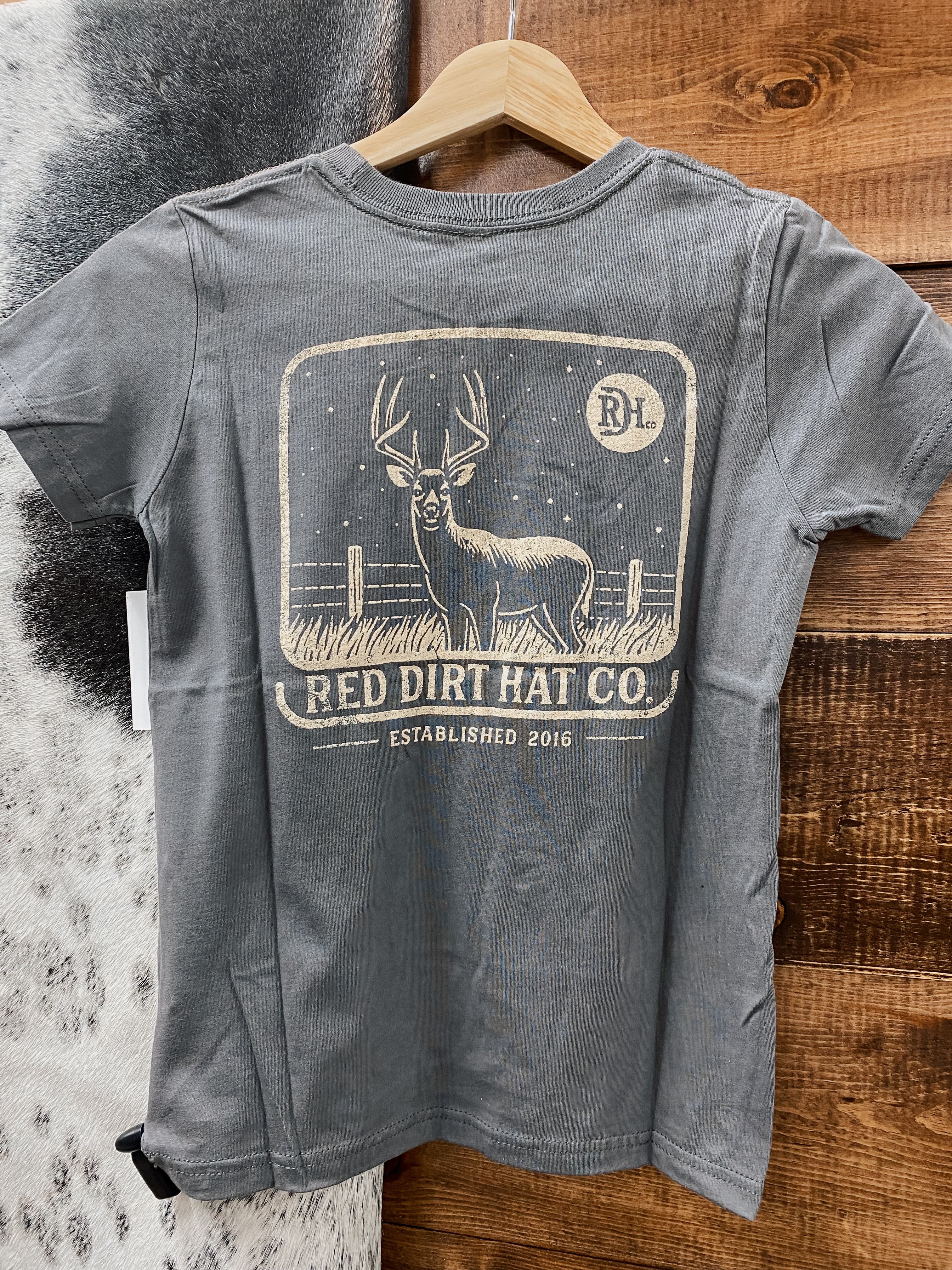 RED DIRT BIG BUCK YOUTH TEE - FRINGE WESTERN WEAR