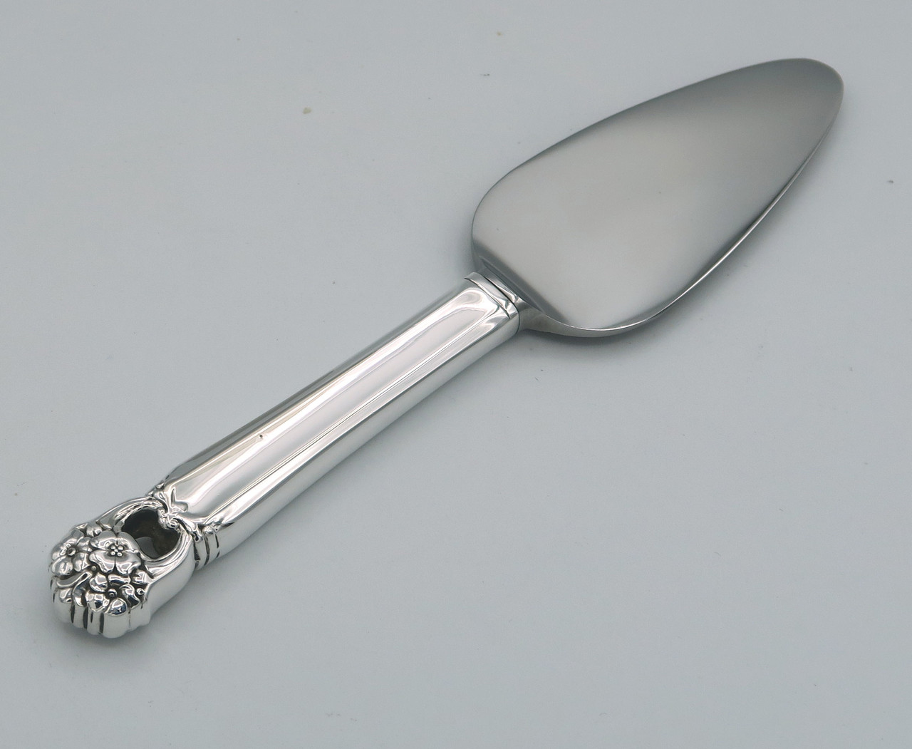 Eternally Yours by 1847 Rogers Bros IS 1941 Cheese Server 6 1/2"
