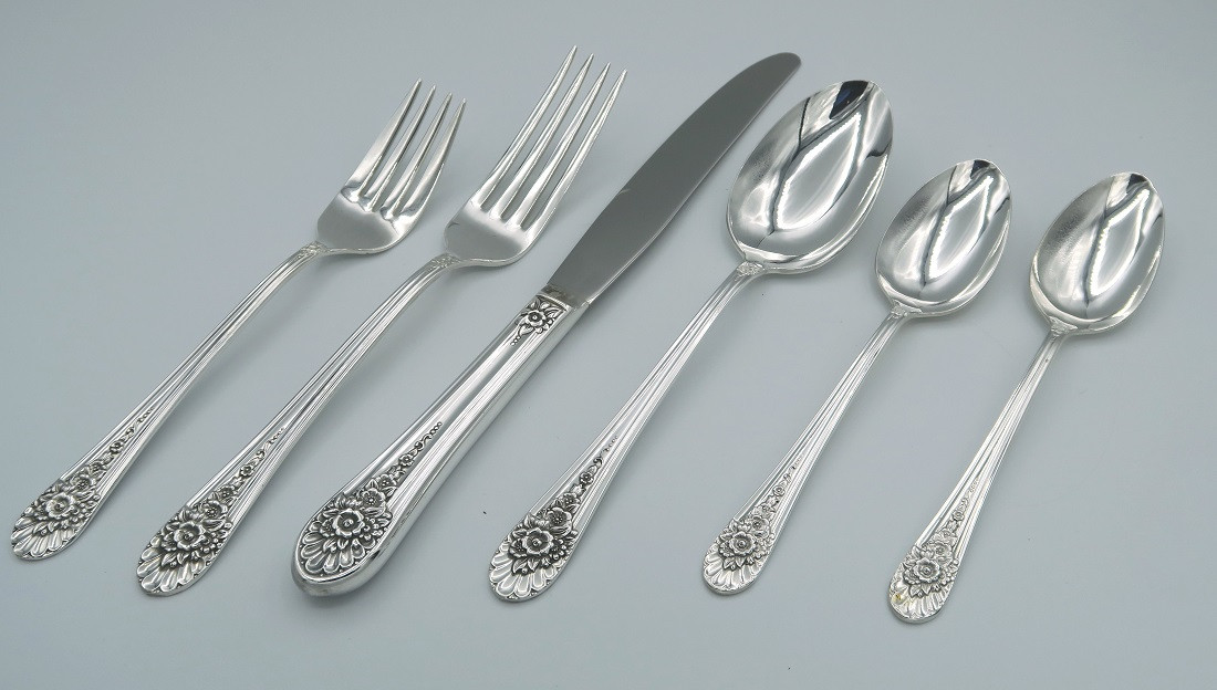 Jubilee by Wm Rogers Mfg IS 1953 6-piece Place Setting