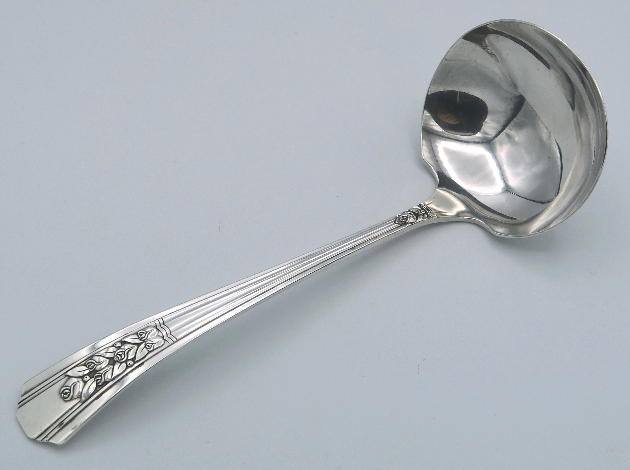 Country Lane by Wm A. Rogers Oneida Gravy Ladle 7 1/8"