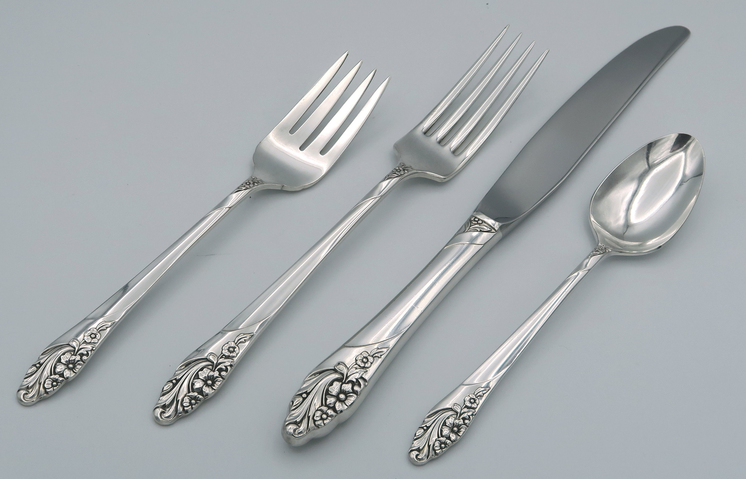 Morning Star by Community Oneida 4-piece Dinner Place Setting - White ...