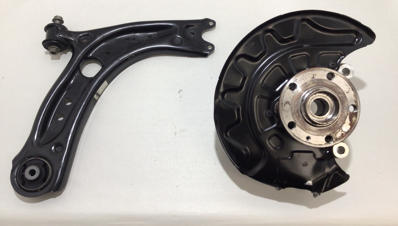 2015-2019 Volkswagen MK7 Golf R Passenger Front Knee Hub w/ Control Arm ...