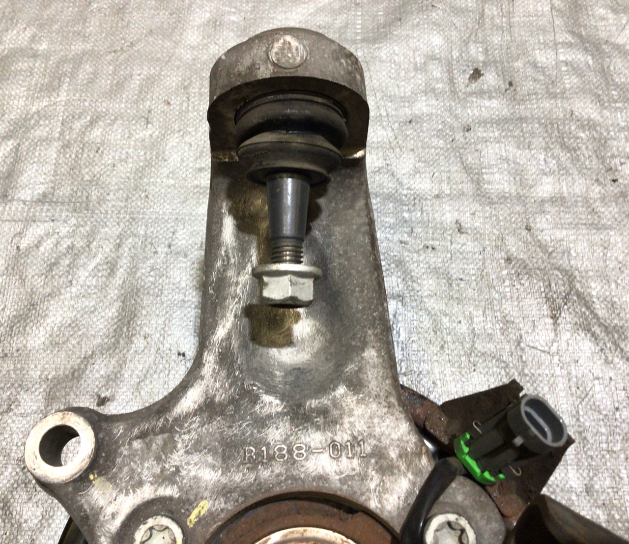 2005-2013 Chevrolet Corvette C6 Base Passenger Rear Hub w/ Control Arms ...