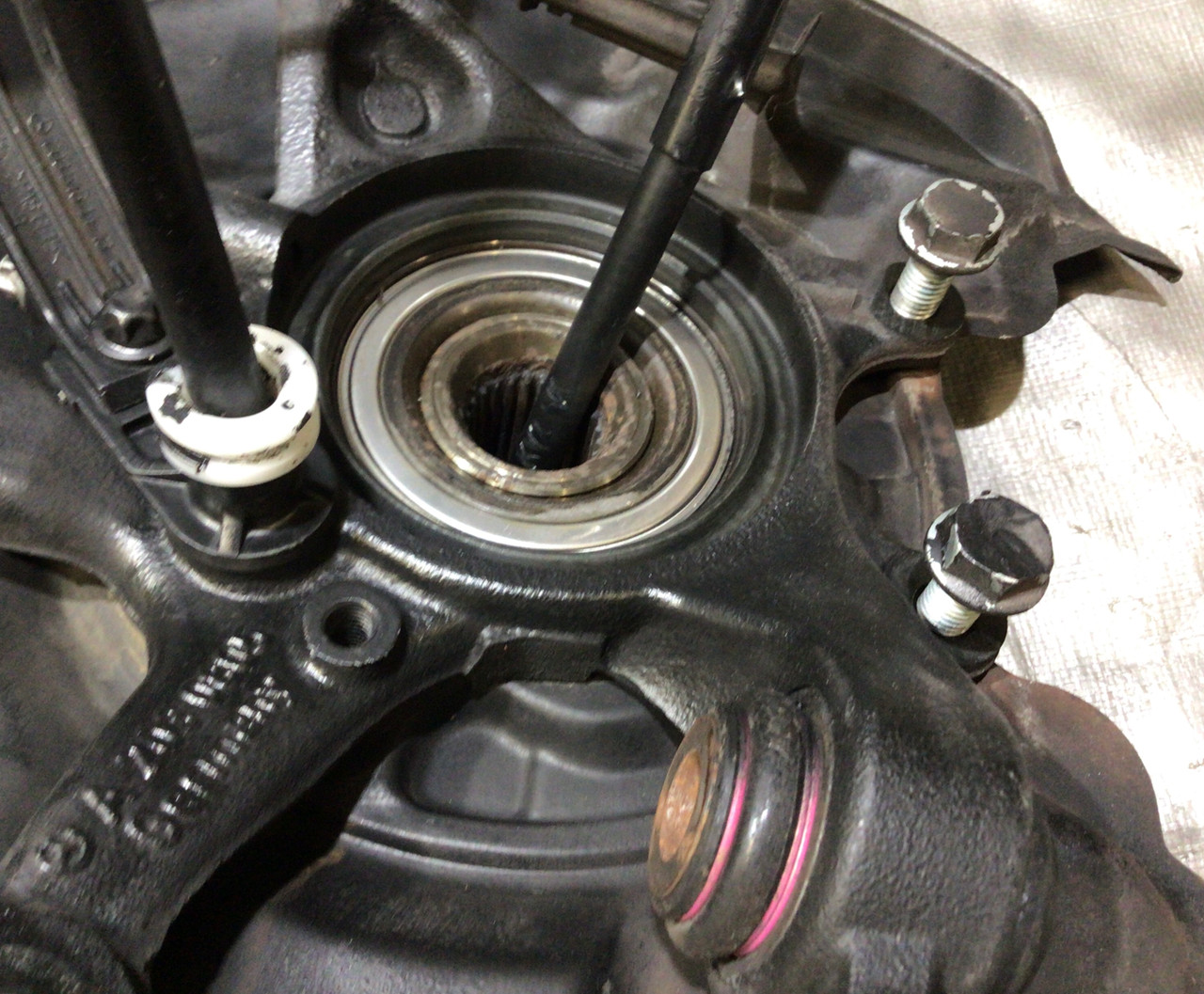 2005-2011 Mercedes Benz SLK R171 Passenger Rear Spindle Hub w/ Control ...