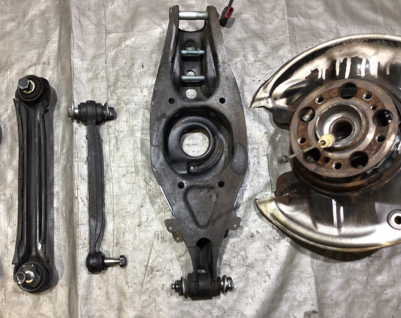 2005-2011 Mercedes Benz SLK R171 Passenger Rear Spindle Hub w/ Control ...