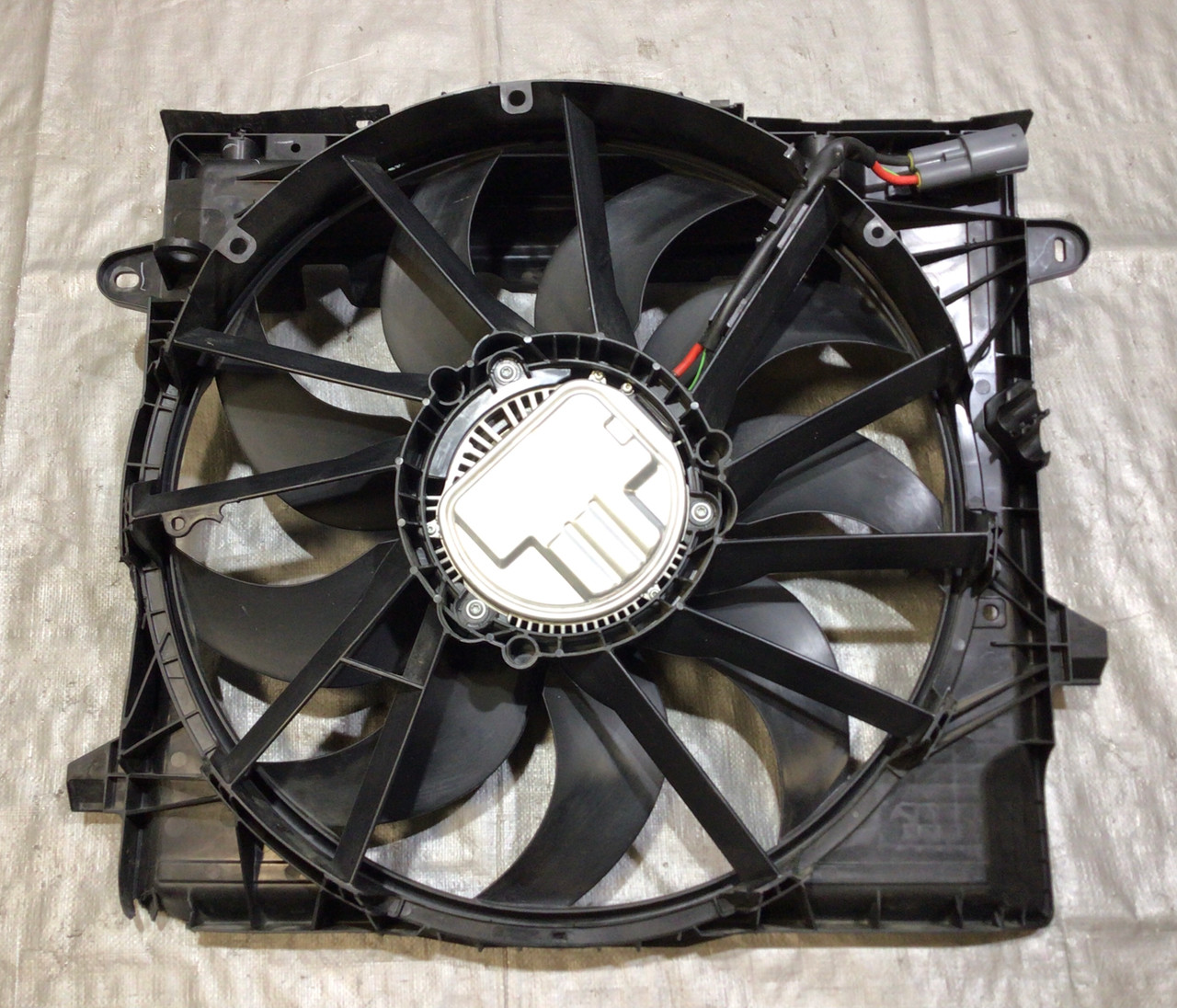 2018-2021 Jeep Wrangler JL 2.0l Radiator Cooling Fan w/ Shroud ...