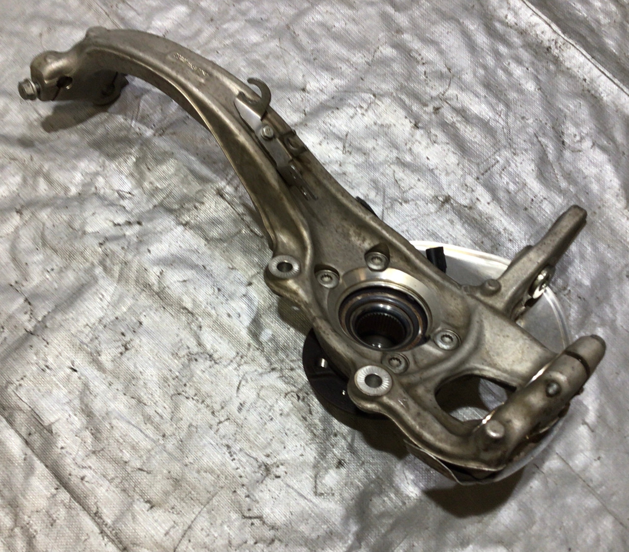 2017-2018 Porsche Macan Base 2.0 Driver Front Spindle Hub w/ Control ...