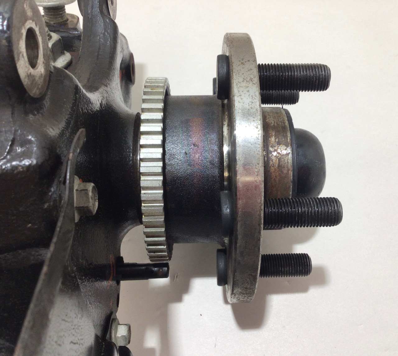 2015-2020 Ford Mustang GT 5.0 Passenger Front Spindle Hub / 77K FM008 ...