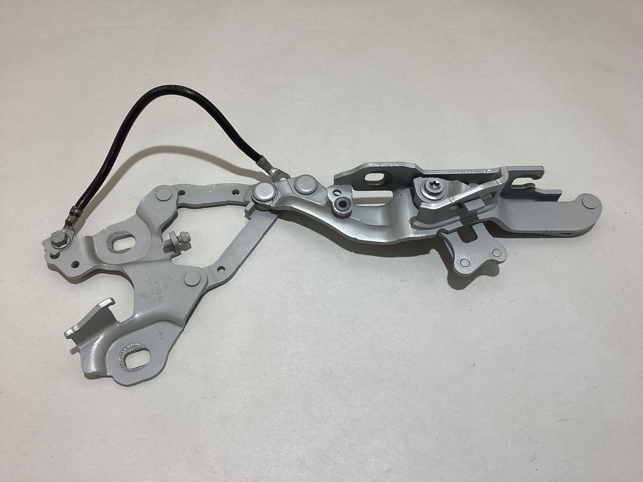 2008-2013 BMW 128i 135i OEM Hood Hinges w/ Shocks / Titan Silver ...