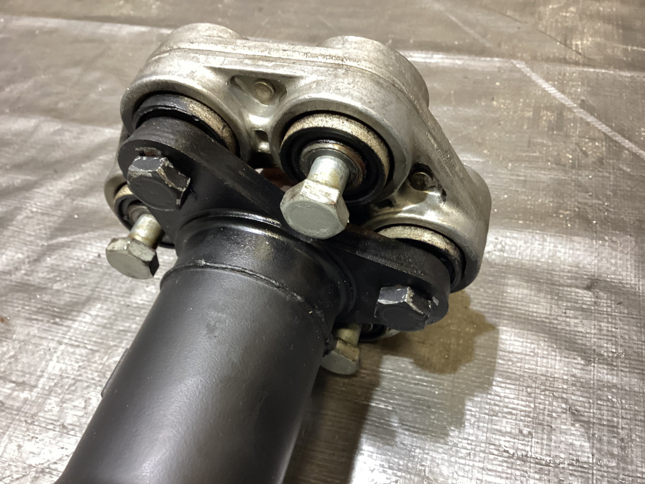 2011-2013 BMW 135i Driveshaft w/ U joints / Automatic / B1009 - Redline ...