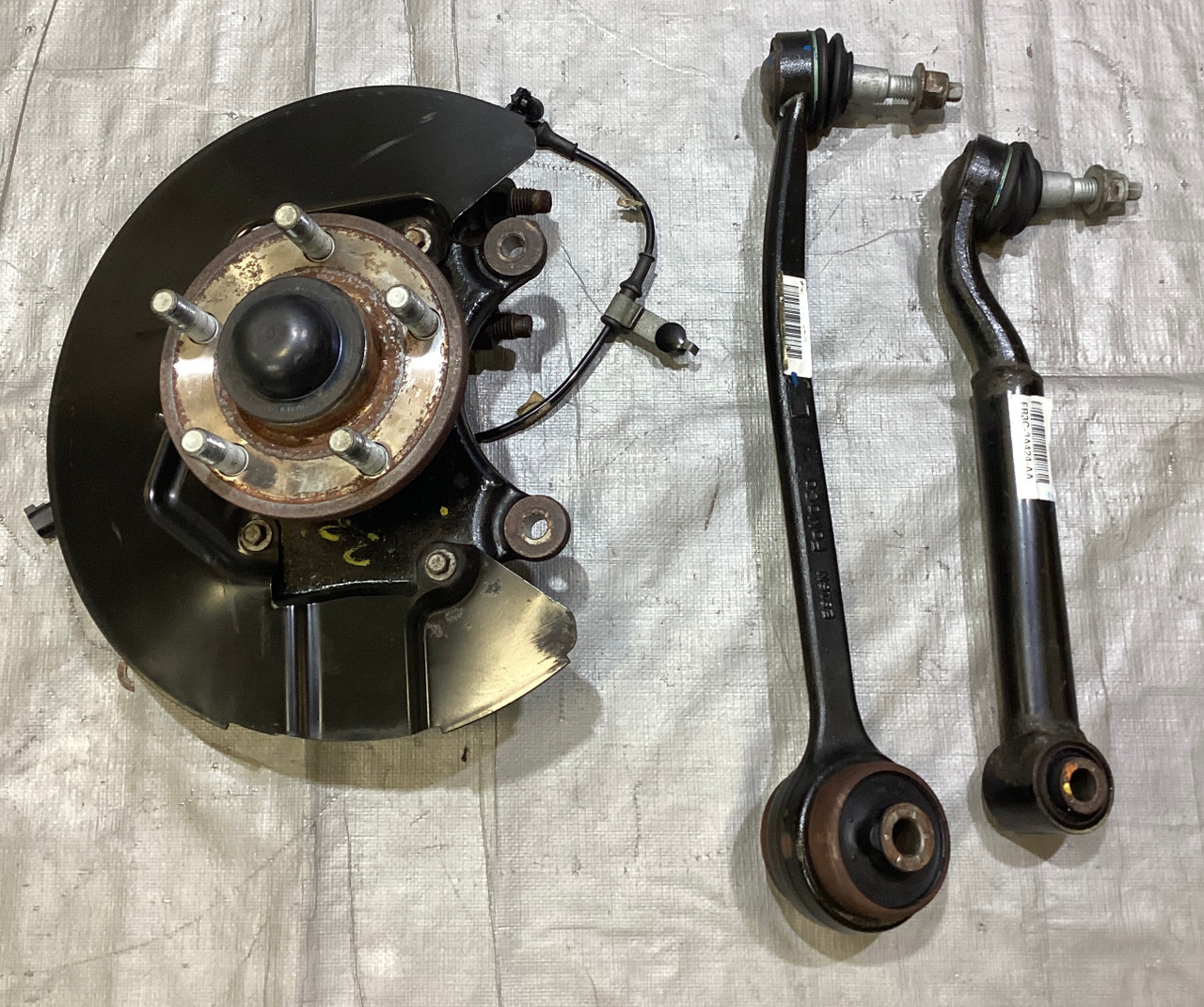 2015-2020 Ford Mustang GT S550 Driver Front Knee Spindle Hub w/ Control ...