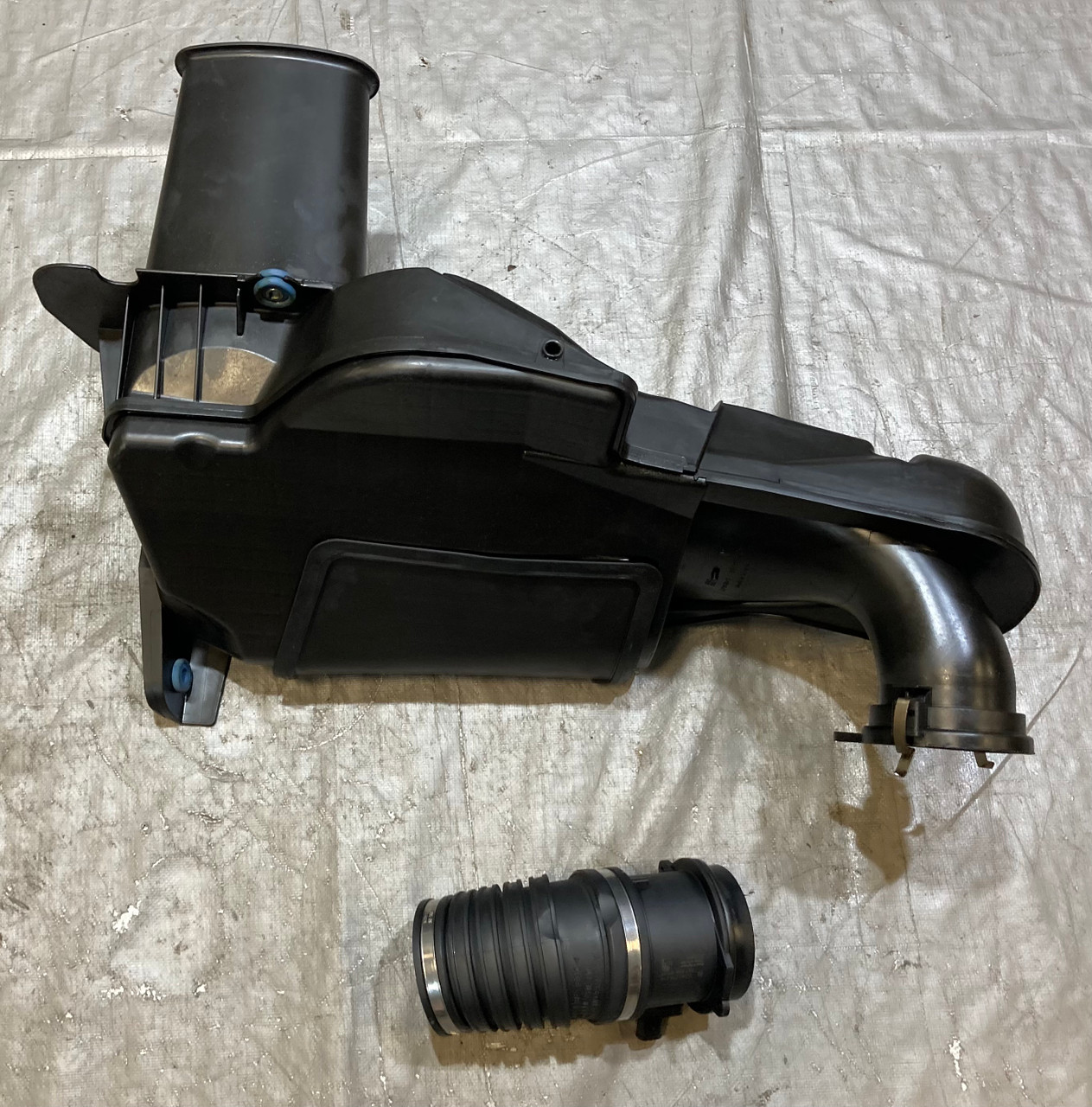 2009-2012 Porsche 987 Boxster S / Cayman S 3.4l Air Box w/ Intake Tube ...